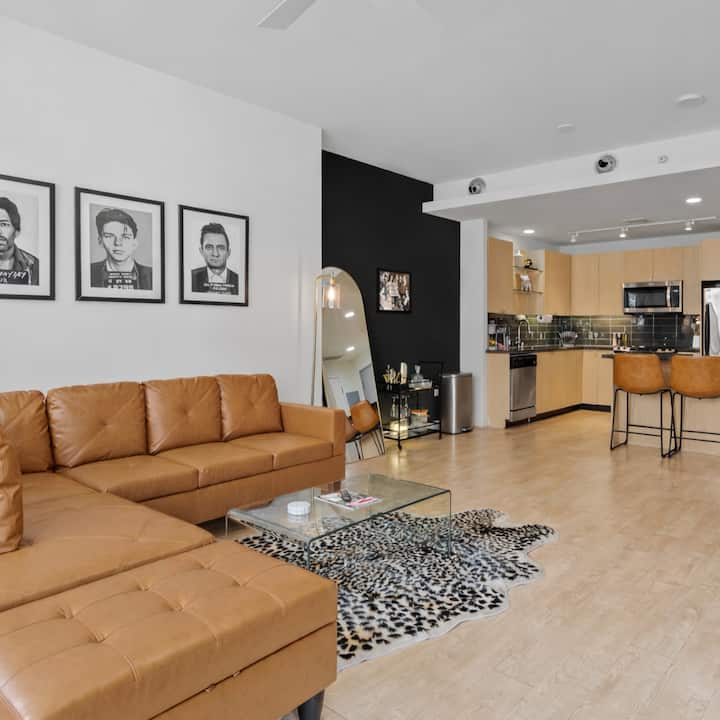 City Views Downtown High Rise Condo | Free Parking - Dallas, TX