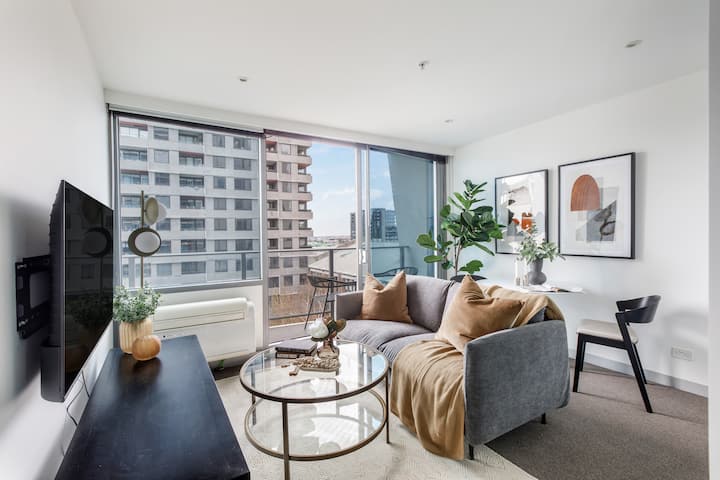 Batman Hideout—modern Parkside Escape With Gym - Brunswick