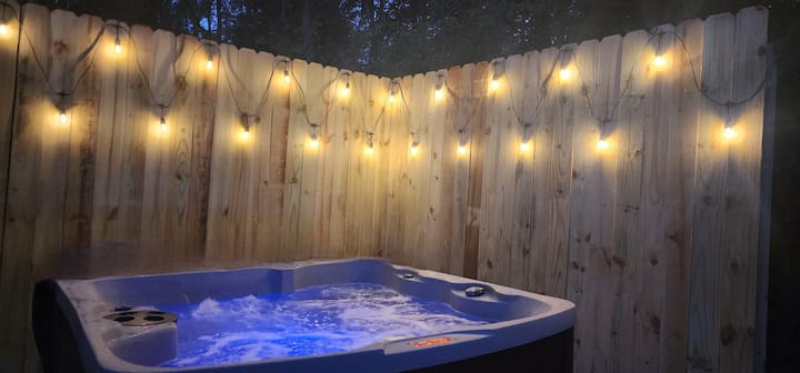 Cedar Creek Hideaway Rv (Hot Tub) Sleeps 2 To 8 - Douglas Lake, TN