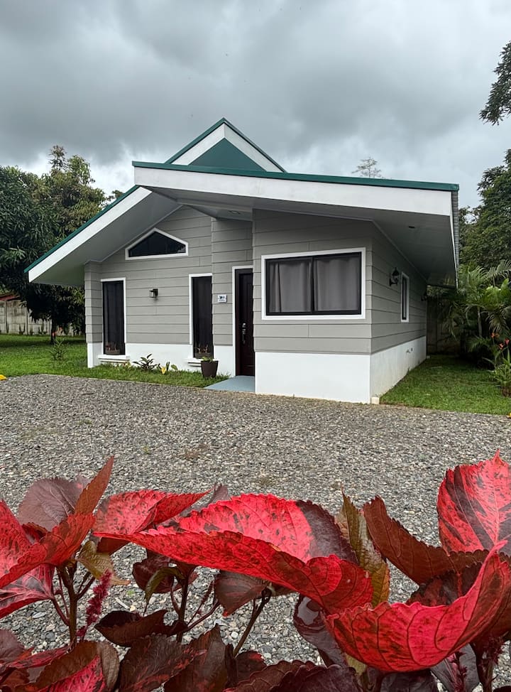 Arenal Essence, Hummingbird Villa, Private Jacuzzi - La Fortuna