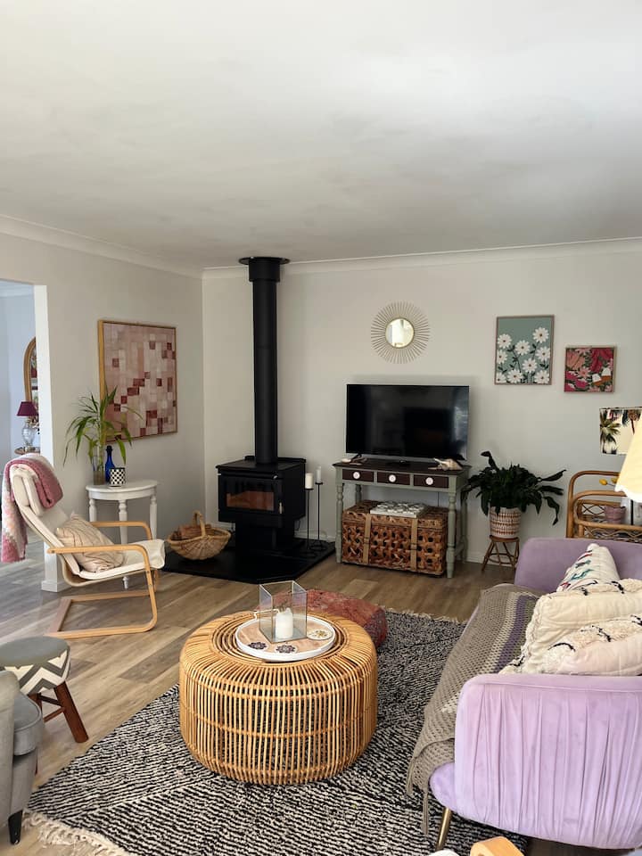 The Sanctuary. Colourful & Quirky Home - Forster
