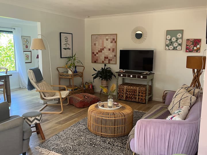 The Sanctuary. Colourful & Quirky Home - Forster