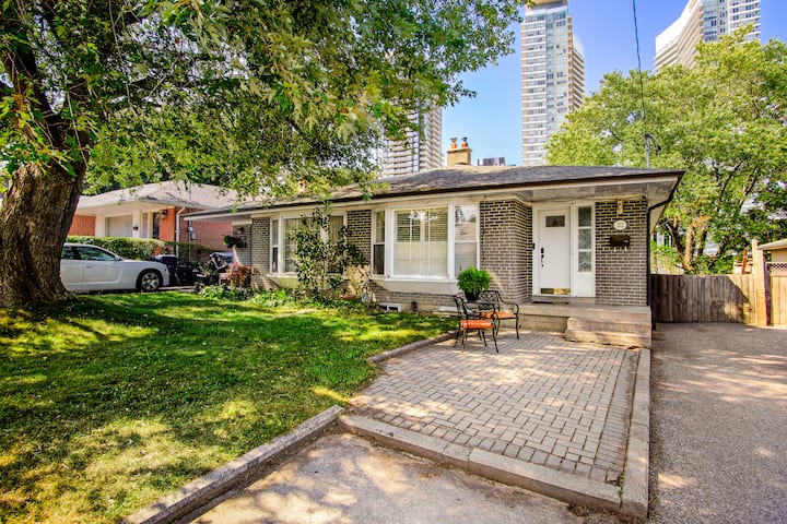 Your Peaceful Oasis In The City - Toronto