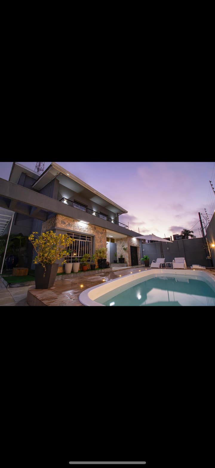 Casa Com Piscina No Coração De Curitiba - Curitiba