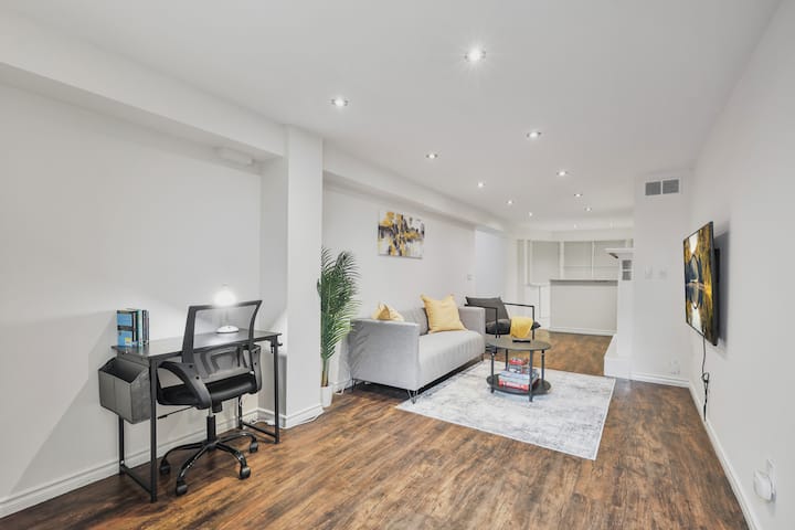 Chic & Bright 1br Apt With Free Wifi & Parking - Oshawa