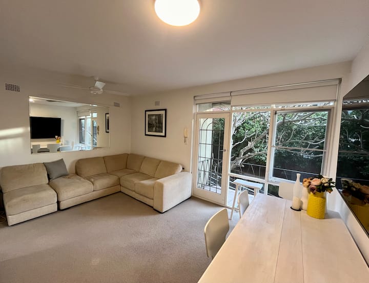 Perfectly Located Place - Crows Nest