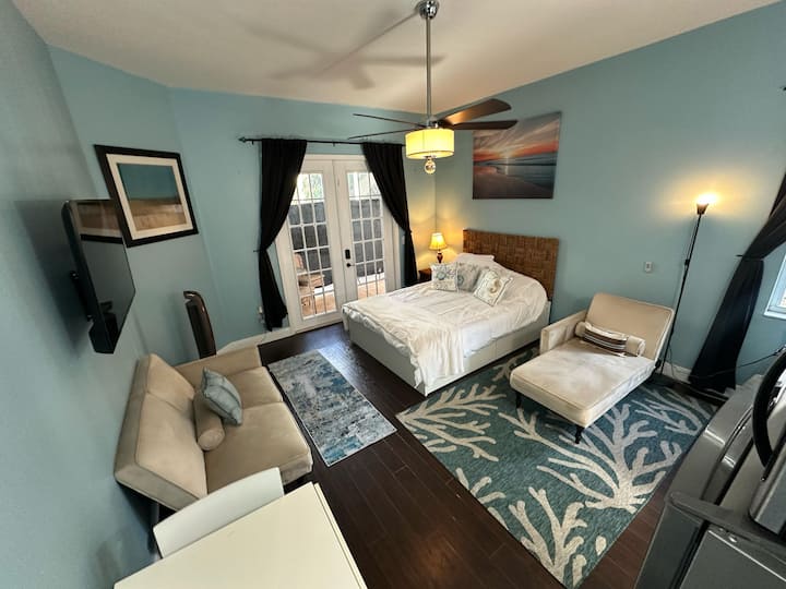 Private Serene Suite | Pet Friendly - Tampa, FL