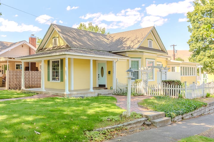 Charming Victorian Retreat Near College & Hospital - Lewiston, ID