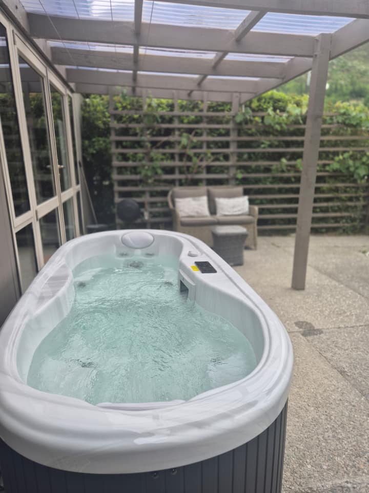 Mountain View Gallery Guesthouse. - Queenstown, New Zealand