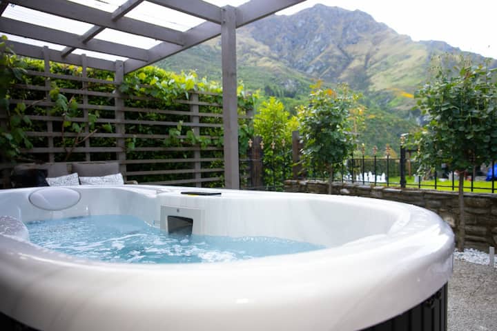 Mountain View Gallery Guesthouse. - Queenstown