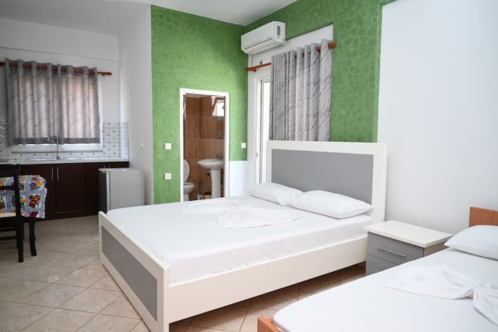 Villa Zeka-triple Room With Balcony - Ksamil