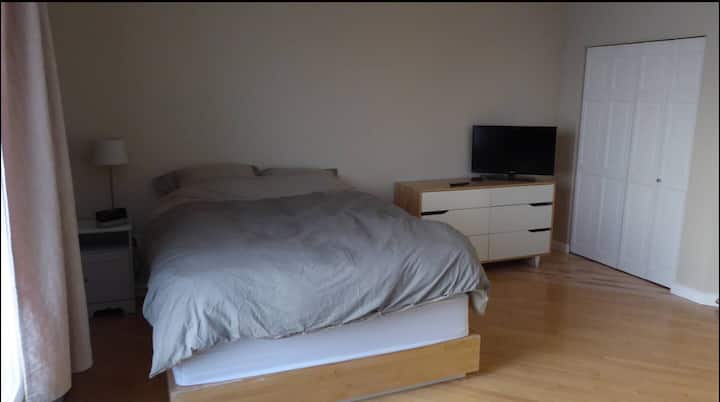 Bachelor Suite With Bay Views - Iqaluit