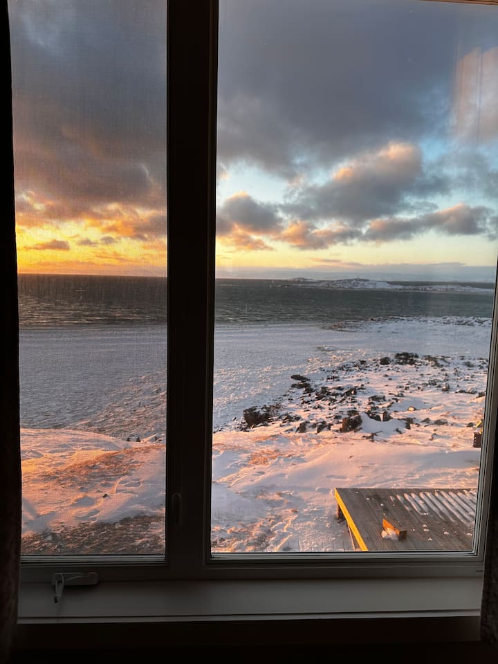 Bachelor Suite With Bay Views - Iqaluit