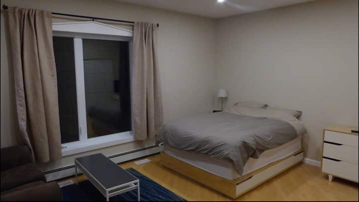 Bachelor Suite With Bay Views - Iqaluit