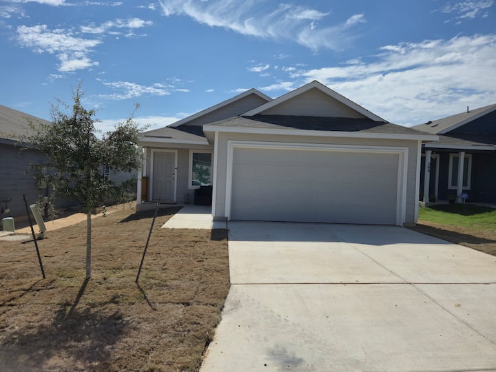 New Home:vacation/sixflags/seaworld/downtown/alamo - San Antonio