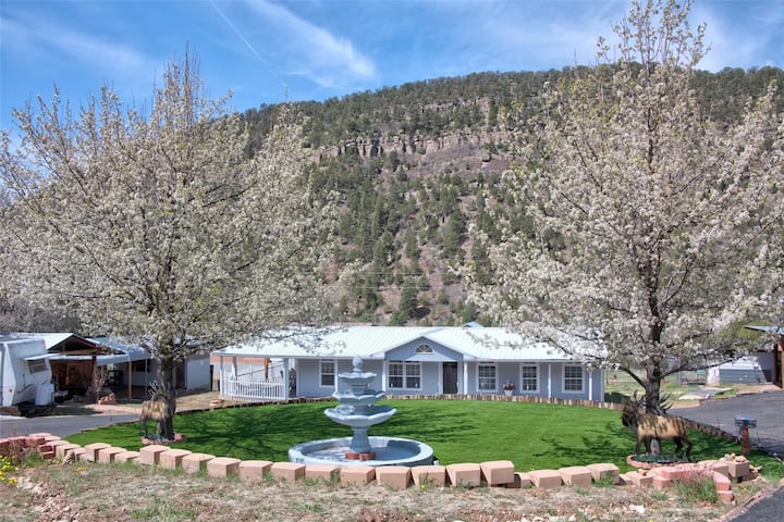 Pecos River And Lake Retreat - Pecos Canyon State Park, Tererro