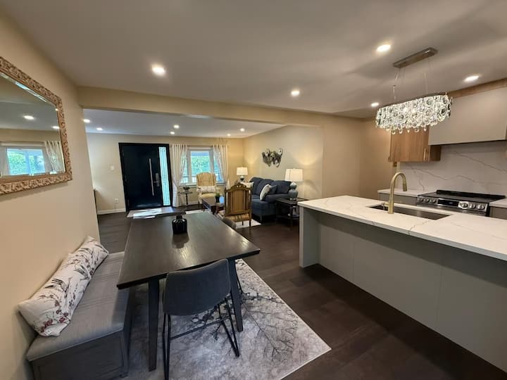 Brand New Upper Level Cottage - Bradford