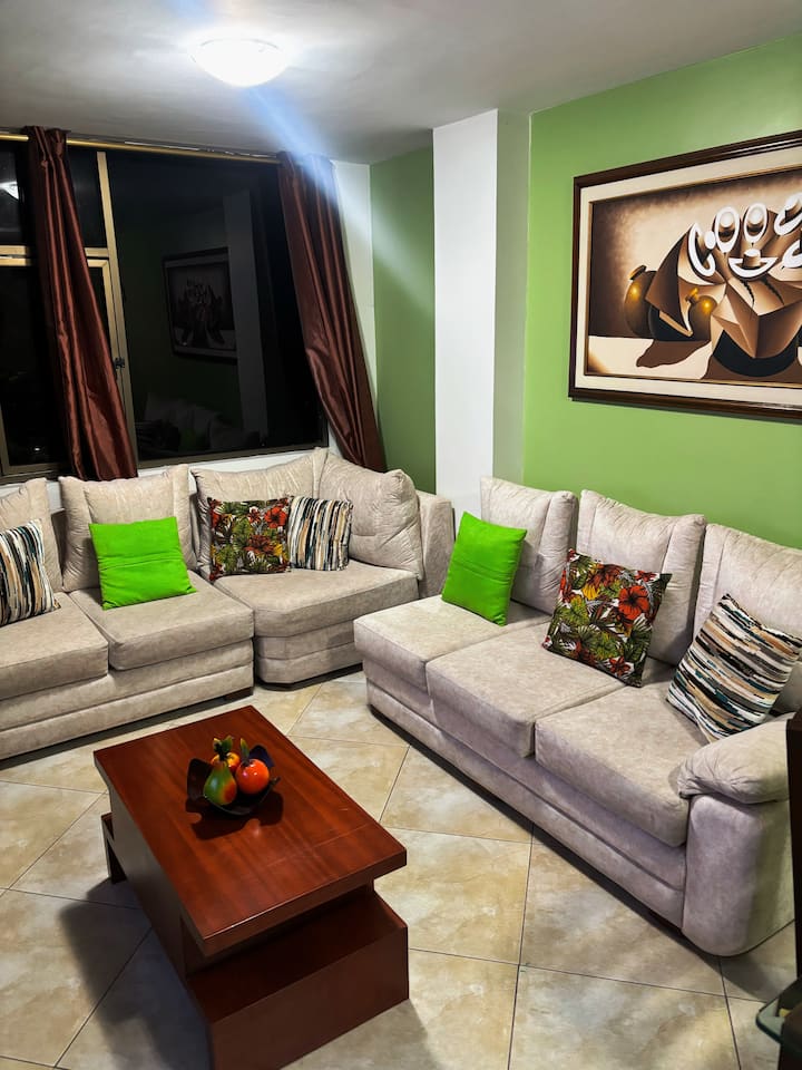 Departamento - Vista A Ambato Y Jardín Privado - Ciudadela