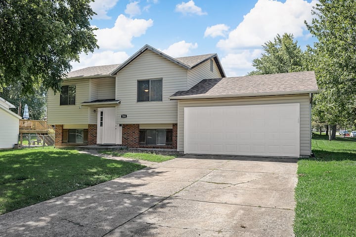 Blair's Split 3bed2bath Gameroom - O'Fallon, MO