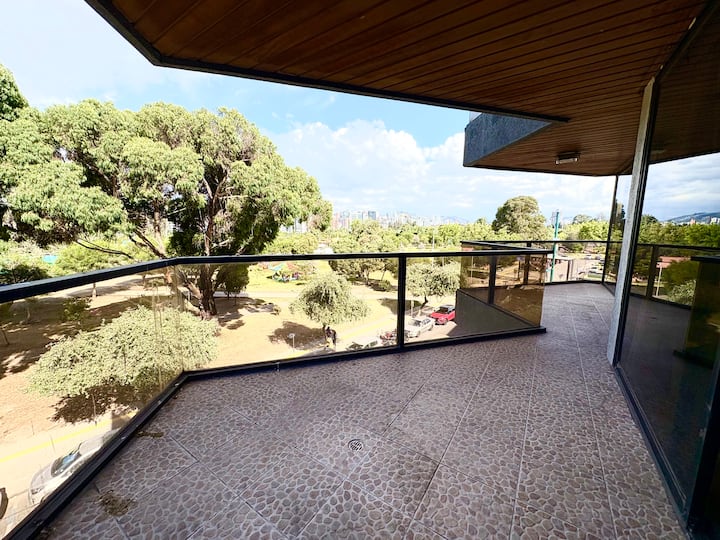 4-bedroom Apartment | La Carolina + Parking - Quito