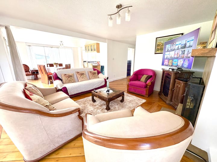 4-bedroom Apartment | La Carolina + Parking - Quito