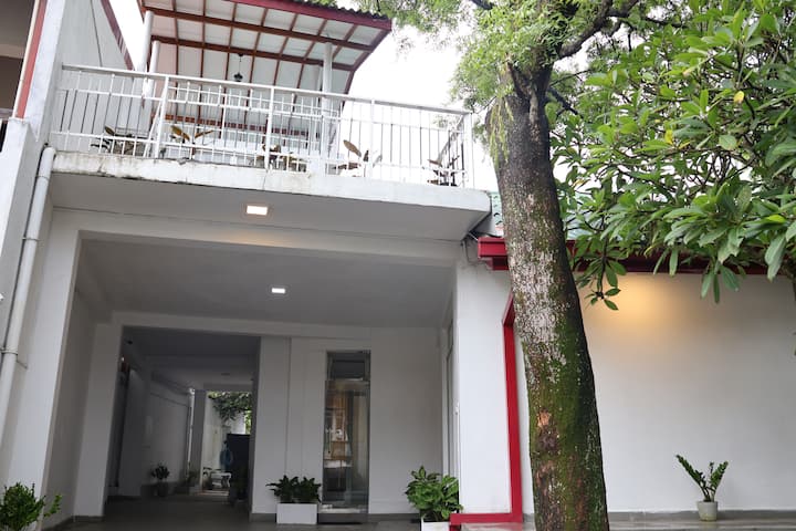 Colombo 5’s 3 Brothers Villa-urban Style & Comfort - Colombo
