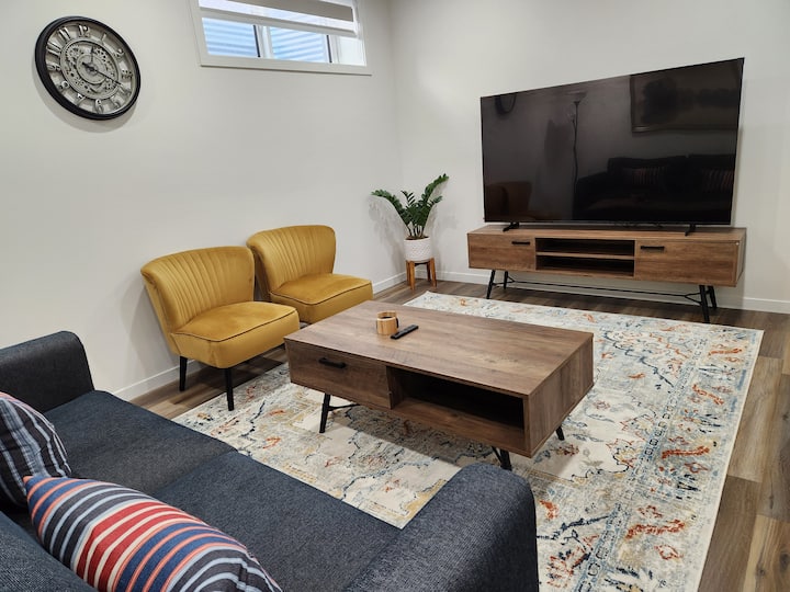 Modern 2br | Private Suite | Close To Banff | Uofc - Calgary