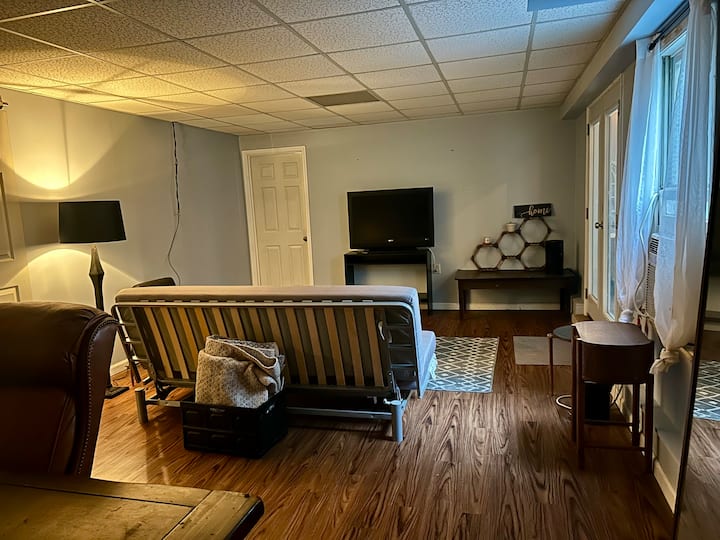 Large 1 Bedroom With Sunroom - Gotham City, Austell