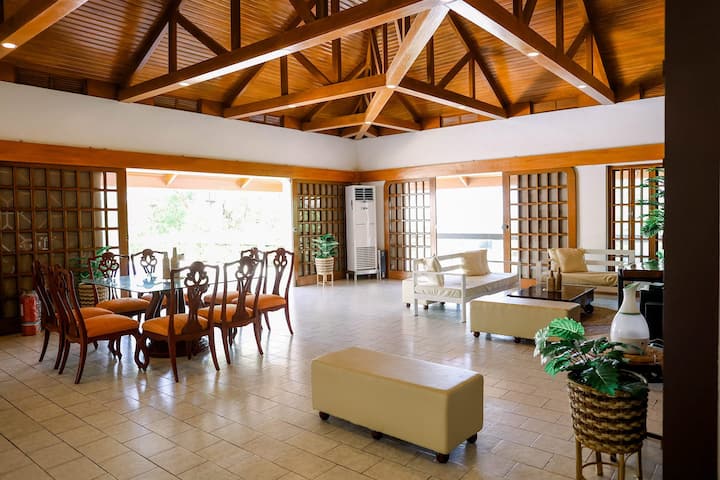 Family Villa W/ Warm Spring-fed Pool - Calamba