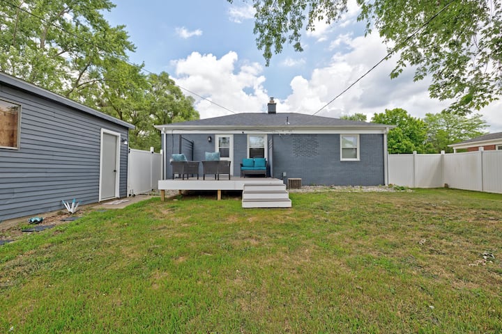 Fully Fenced~ Dog Friendly~13 Mins To Pine Knob - Pontiac Lake Recreation Area, Waterford Twp