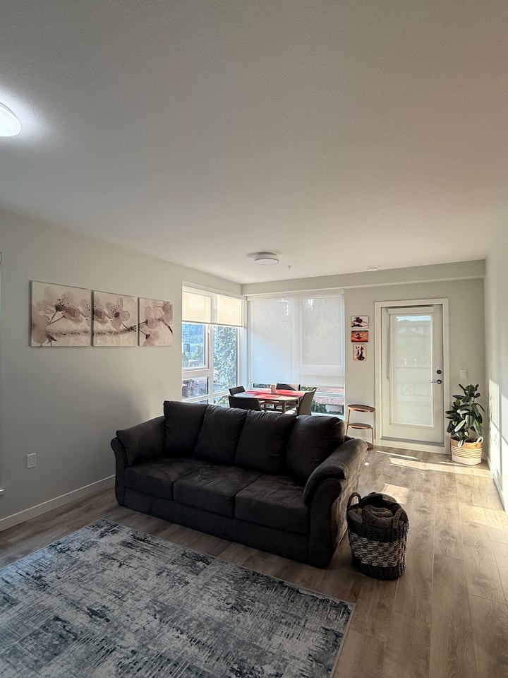Bright 2br Apt Coquitlam/parking - Burnaby