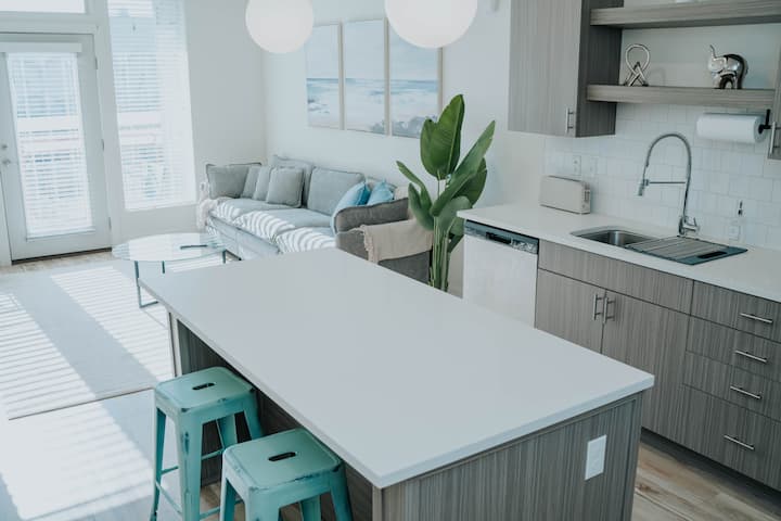 Peaceful 1br Retreat | Views & Serenity W/ Wi-fi - Salt Lake City, UT