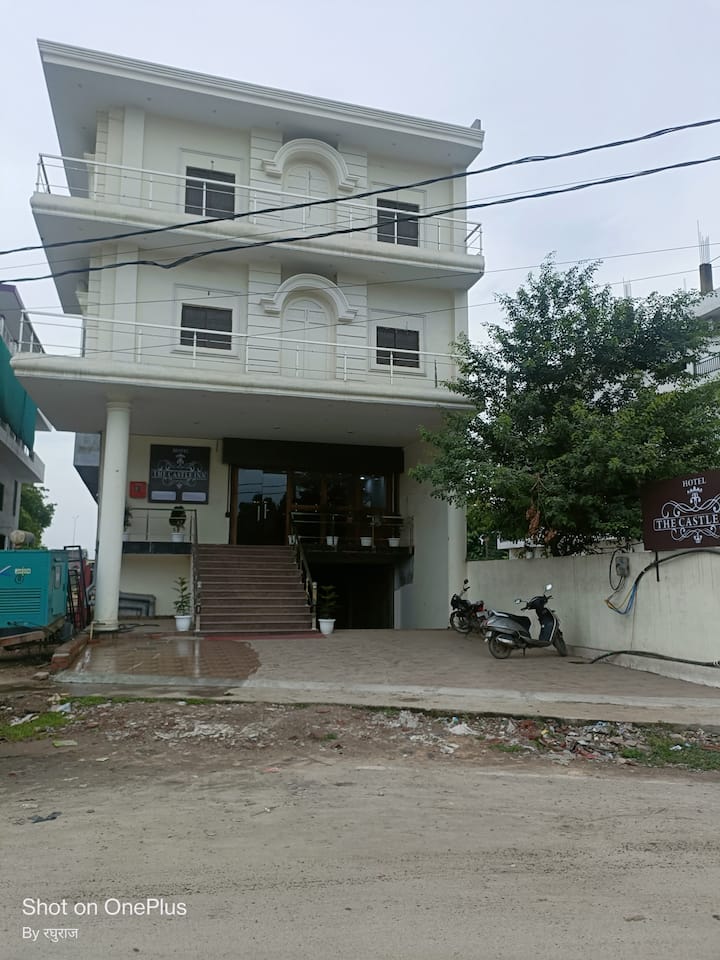 Hotel The Castle Inn Luxury Ac Room - Mughalsarai