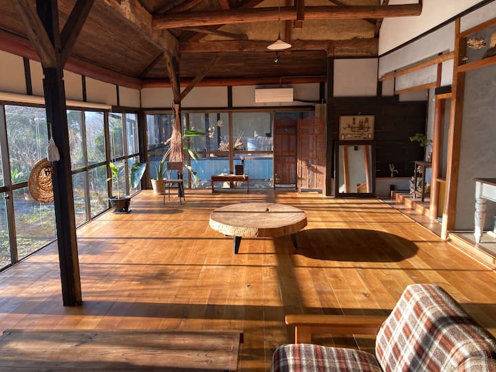 宮島望む夕景美しい海辺へ徒歩8分。朝日たっぷり島の高台｜一棟貸し宿｜風のま - Iwakuni