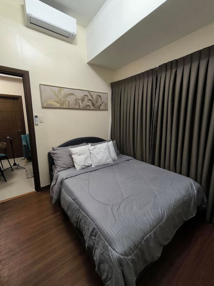 Fully Furnished 2br W/ Pool Access | Lahug, Cebu - Cebu