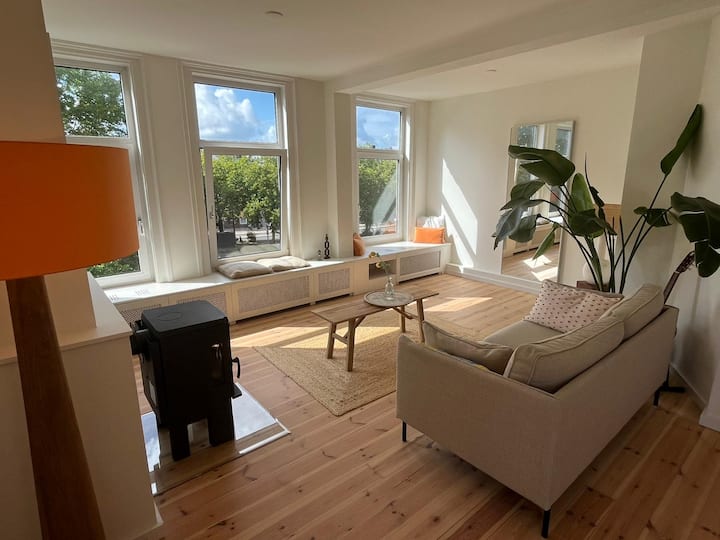 Serene Canal Retreat & Workspace - 