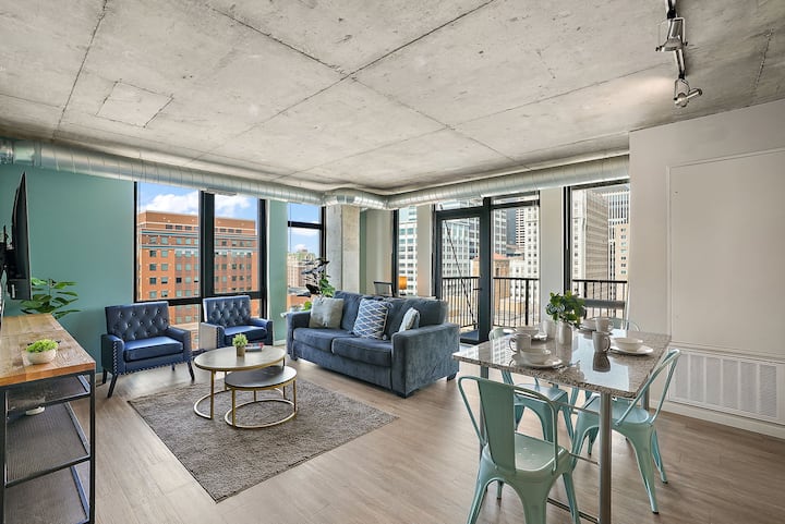 5-star Luxury Downtown Condo: Pool • Gym • Lounge - Minneapolis