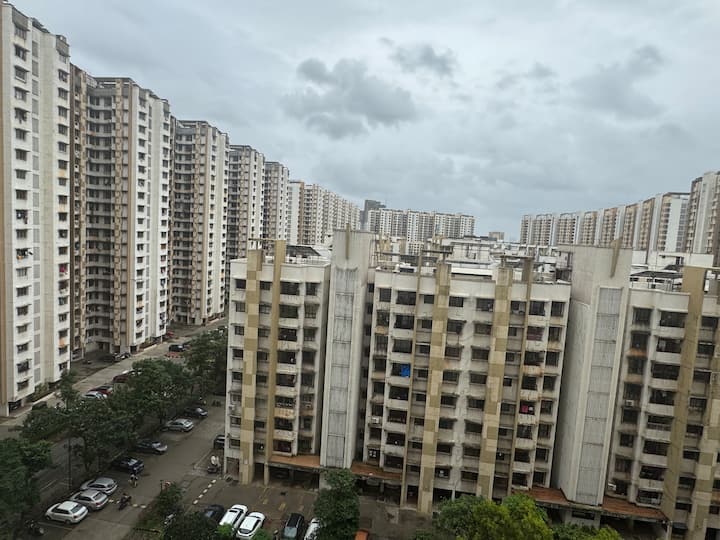 Luxury Stay In Cbg Palava  Xperia Mal - Thane
