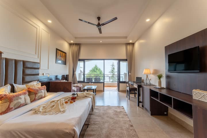 Shahrukh's Elegant Hill Retreat | Balcony - Lansdowne