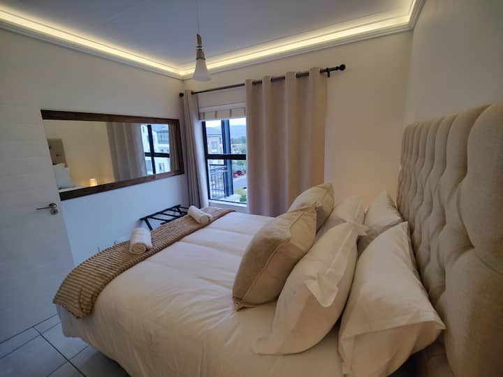 Luxurious Paardevlei Gem - Somerset West