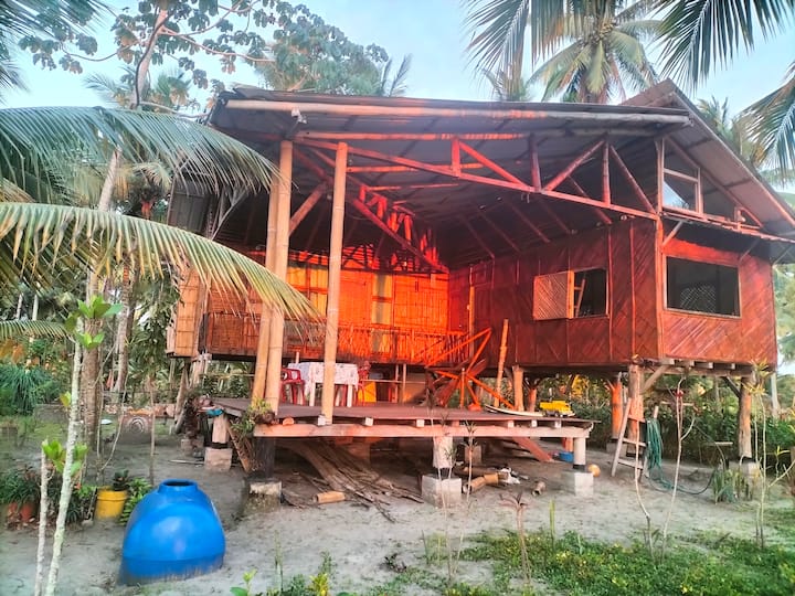 Casa Rústica Frente Al Mar En Portete - Mompiche