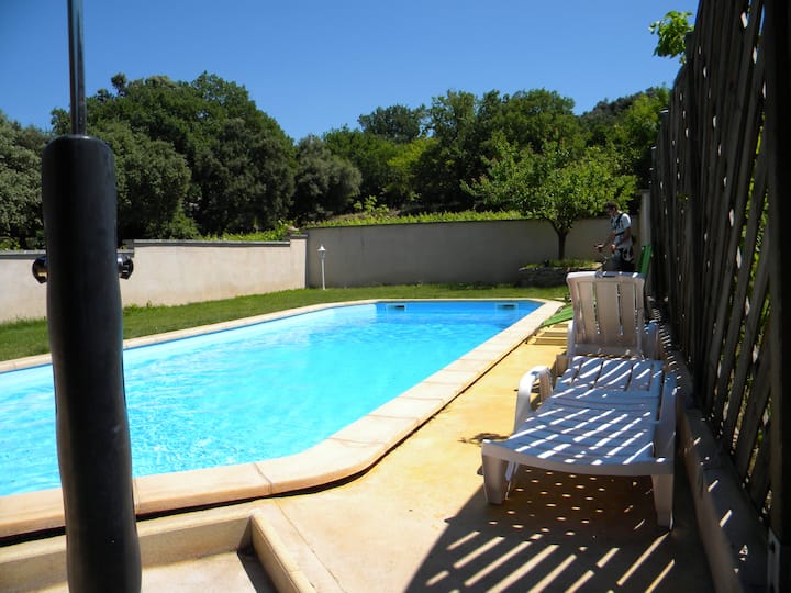 Gîte Les Cyprès Au Domaine Bastide Jourdan - Bollène
