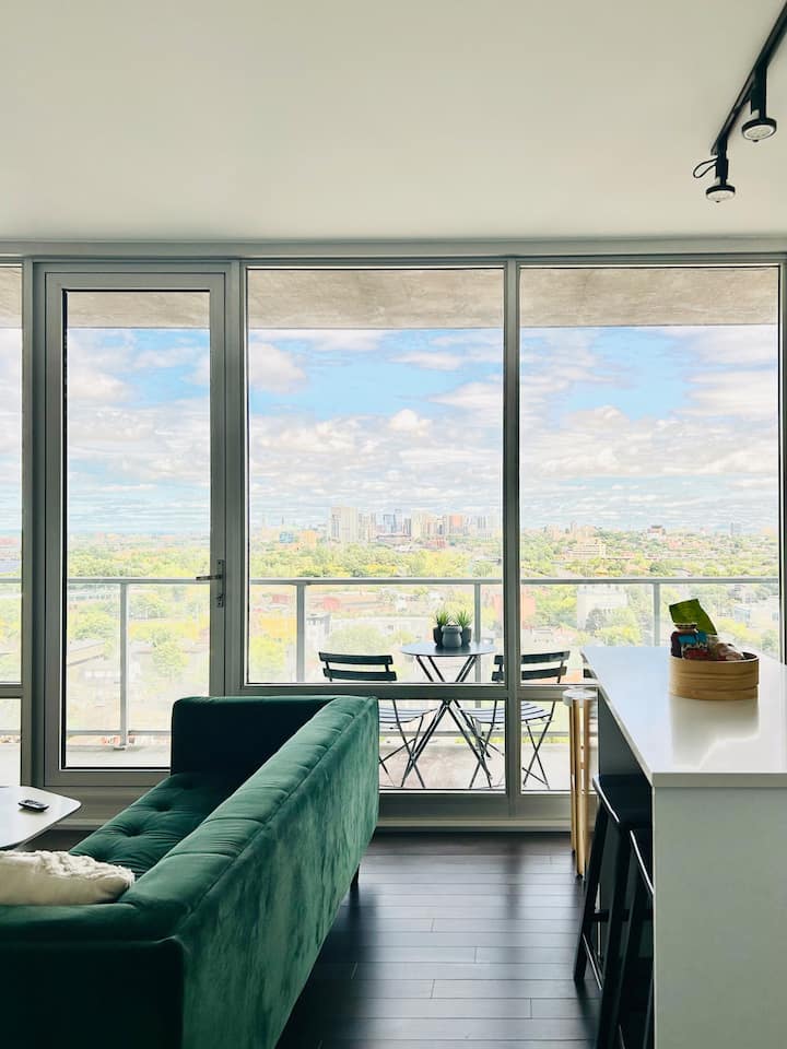 Modern Condo With Stunning Views Of Downtown - Ottawa