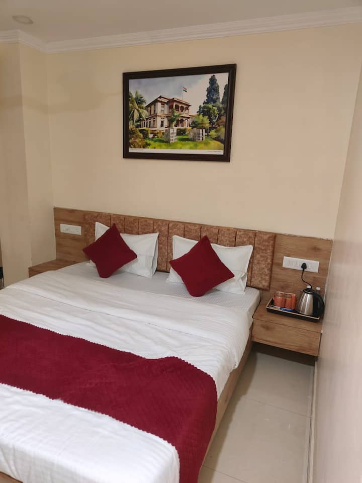 5 Private Room Near Kashi Vishwanath Temple - Varanasi