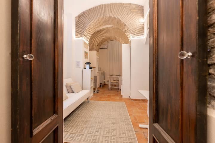 Affascinante Grotta Storica - Rome