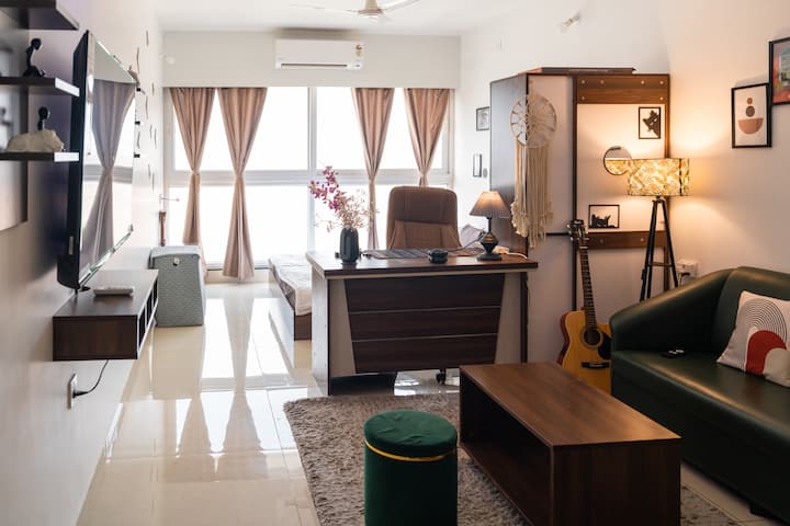 The Sky Bound Heaven - Big Studio Apartment. - Pune