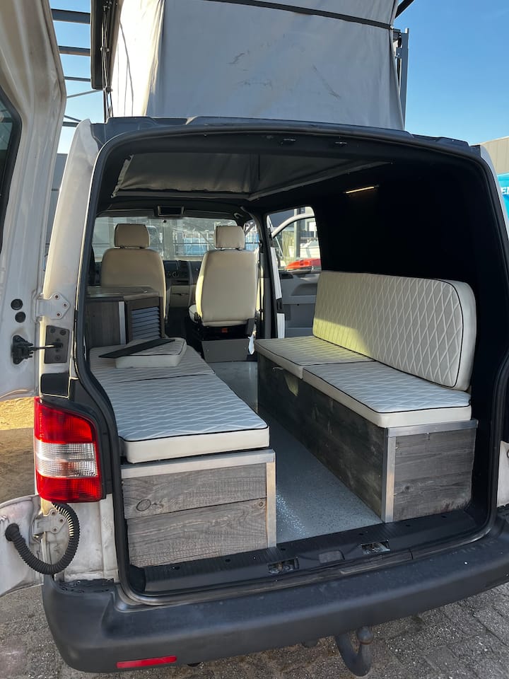 Overnachten In Een Verlengde Vw Camper T5 - Amersfoort