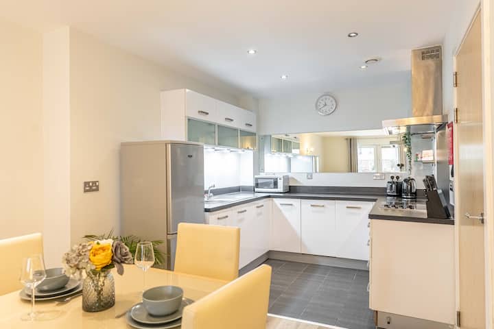 2 Bed Courtyard View Apartment - Northampton