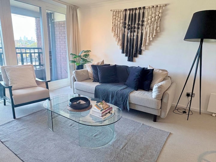 Brand New Bright & Spacious With Balcony - London, UK