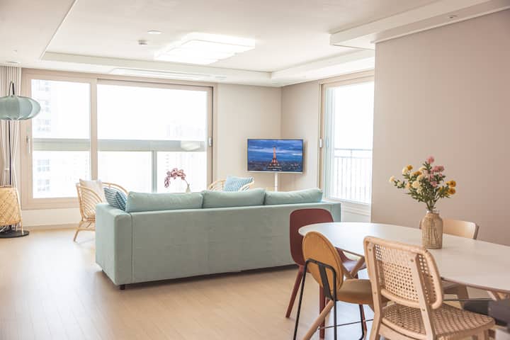 @신규오픈@ 270도 써라운드뷰 #넓고아늑한 #30평대 #오션뷰 #가족숙소 - Sokcho-si